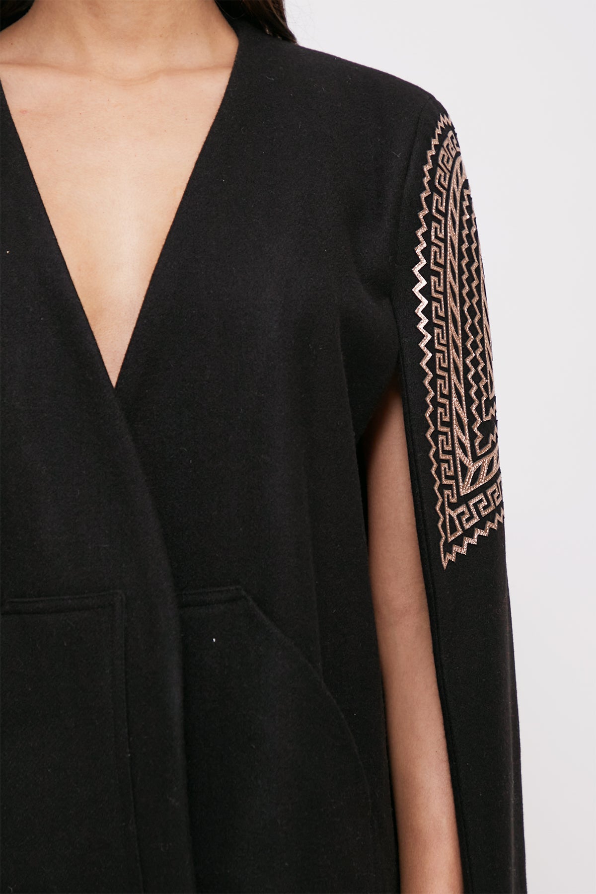 Capa Charra Negra Calado Dorado – MEXICOUTURE